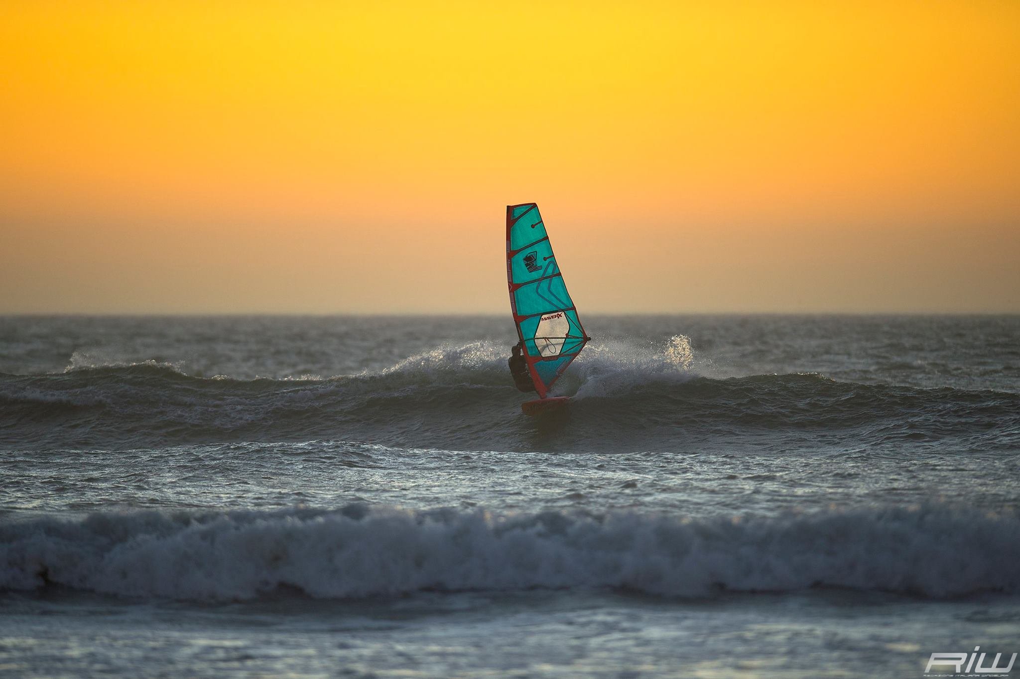 Adele Frola in allenamento tra le onde di Jeri - RIWmag
